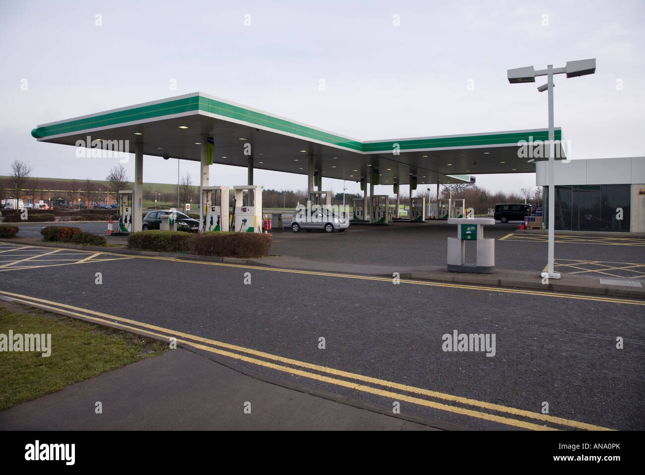 BP British Petroleum service station at Warwick services on the M40 ...
