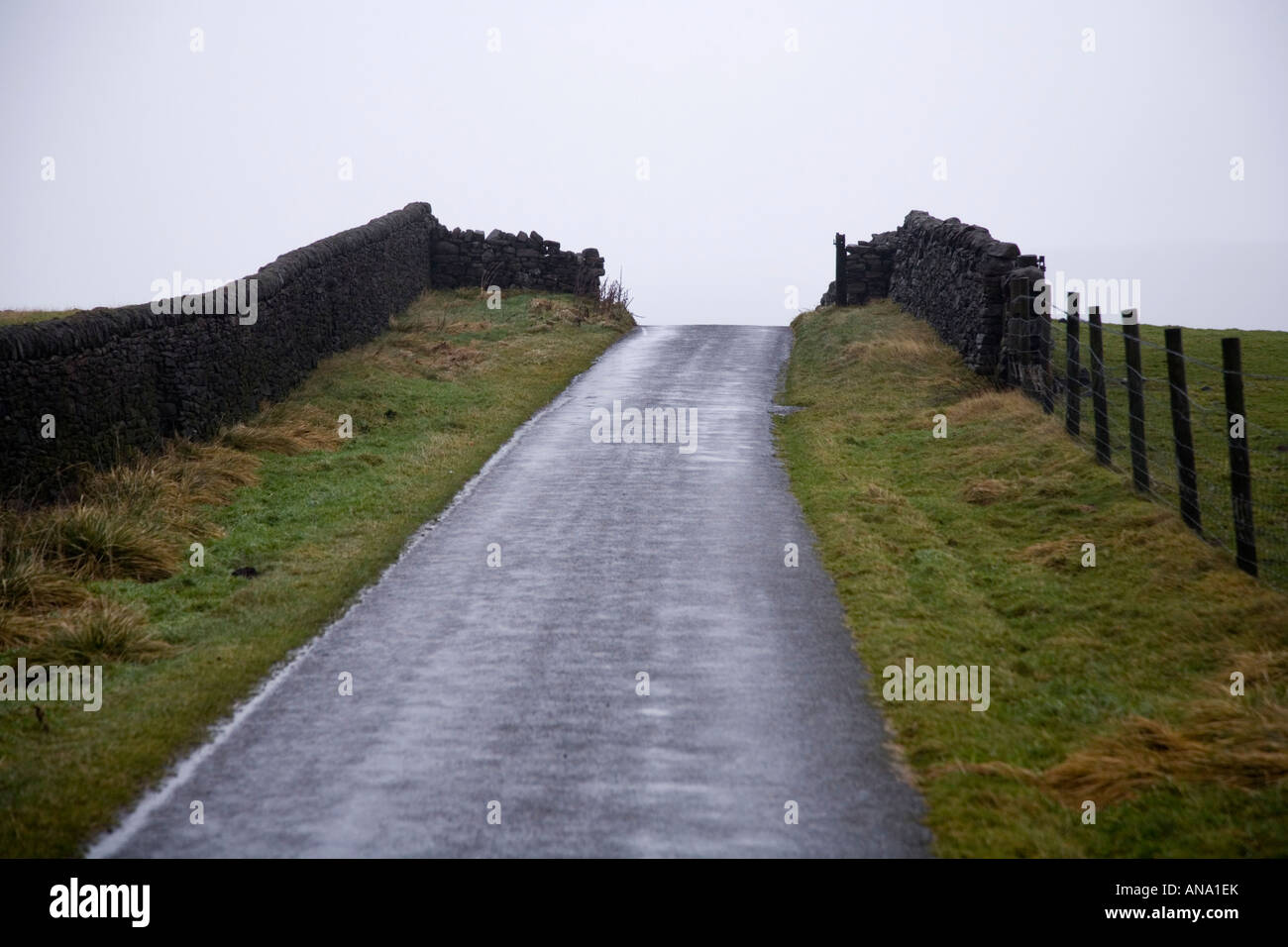 Country road in Coombs, Derbyshire, with a blind hill Stock Photo - Alamy