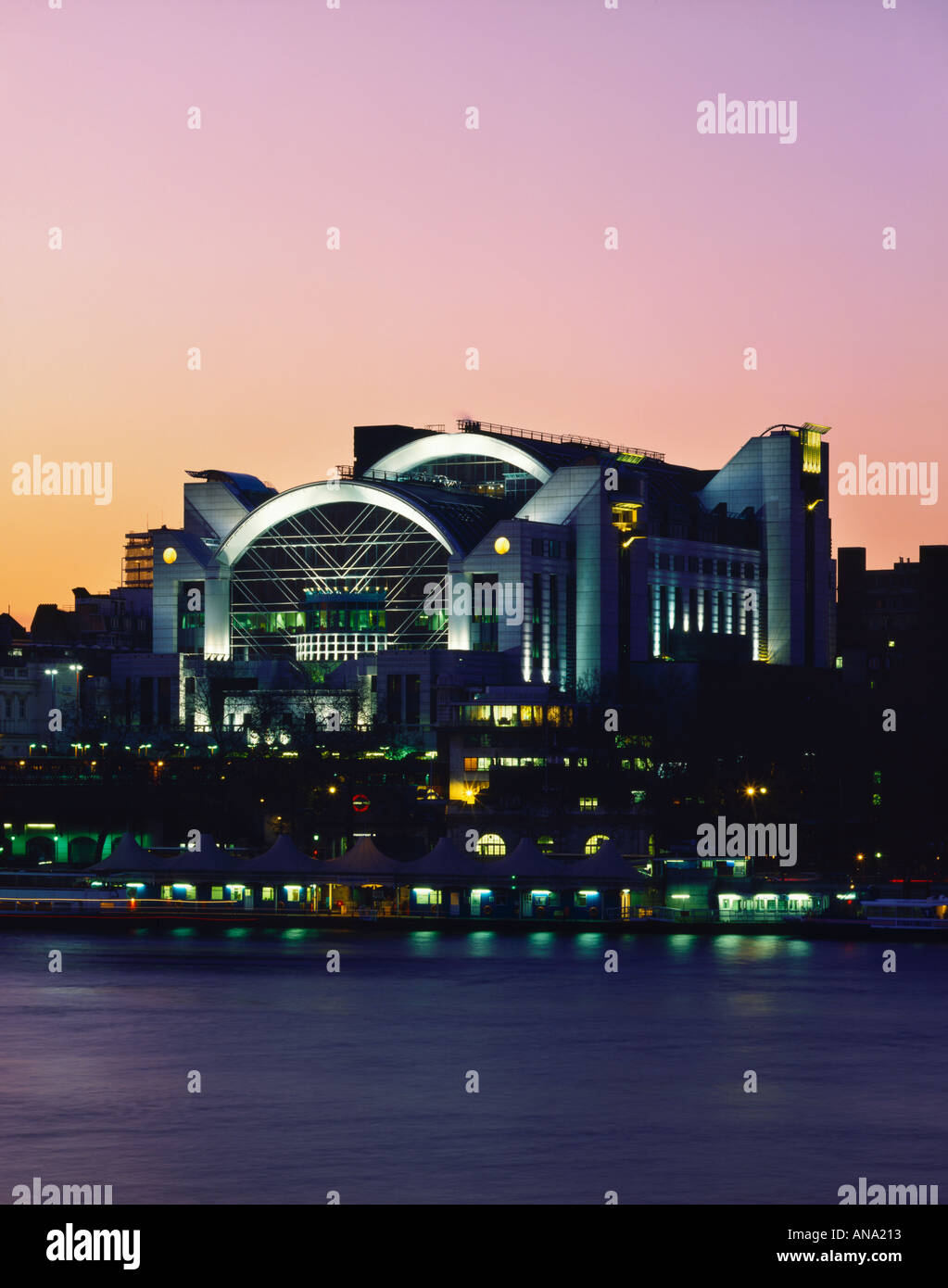 "embankment place" hi-res stock photography and images - Alamy