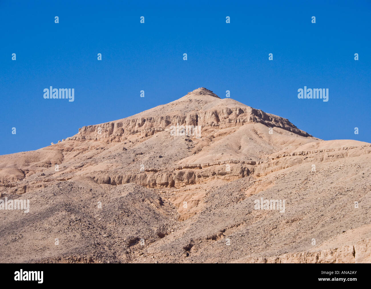 Pyramidion hill point pinnacle luxor hi-res stock photography and ...