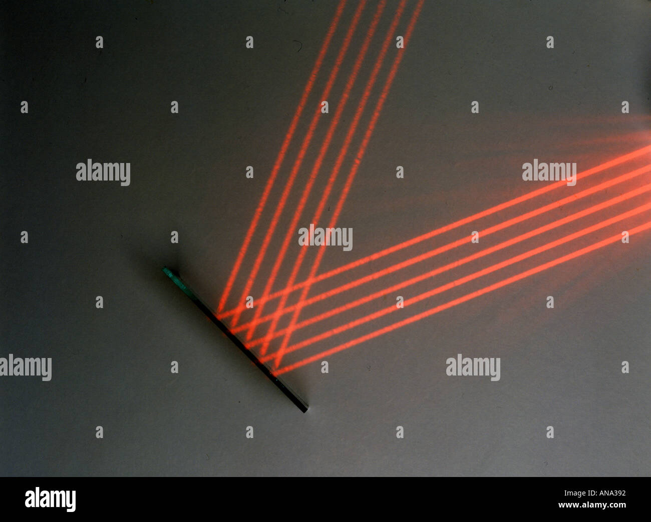 Angle of incidence hi-res stock photography and images - Alamy