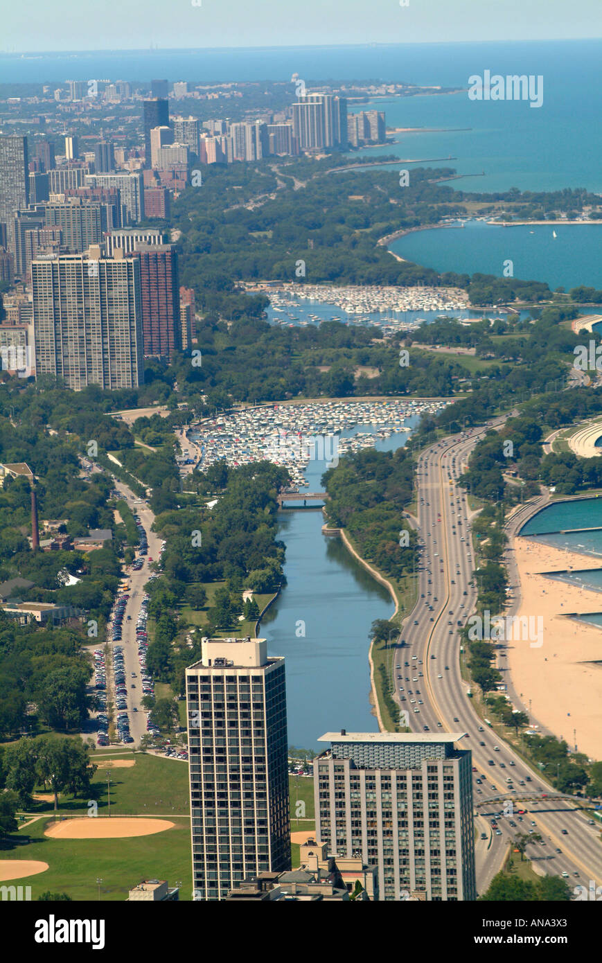 Chicago lakeshore looking north hi-res stock photography and images - Alamy