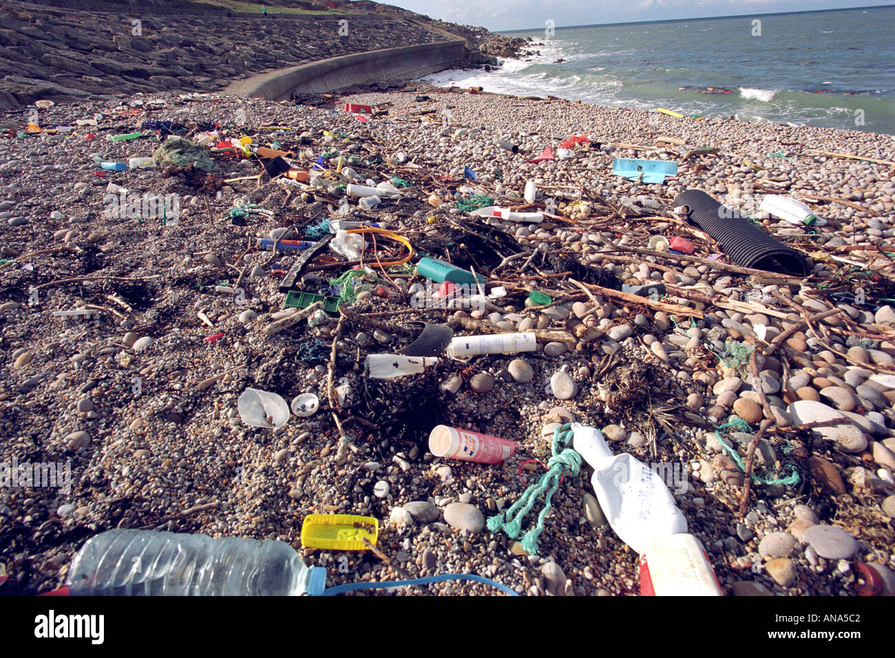 Rubbish washed up on a beach Stock Photo - Alamy