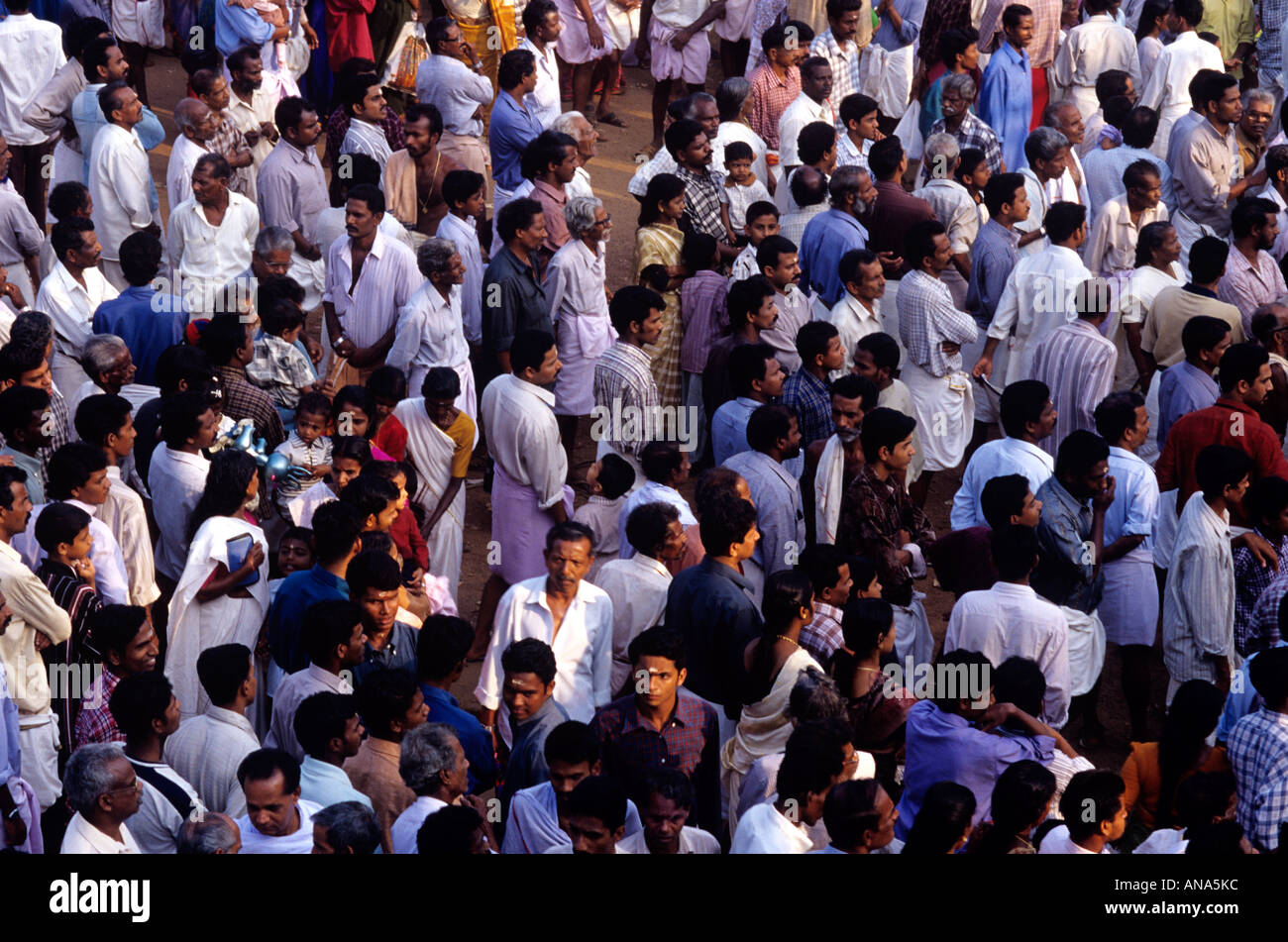 People crowding hi-res stock photography and images - Alamy