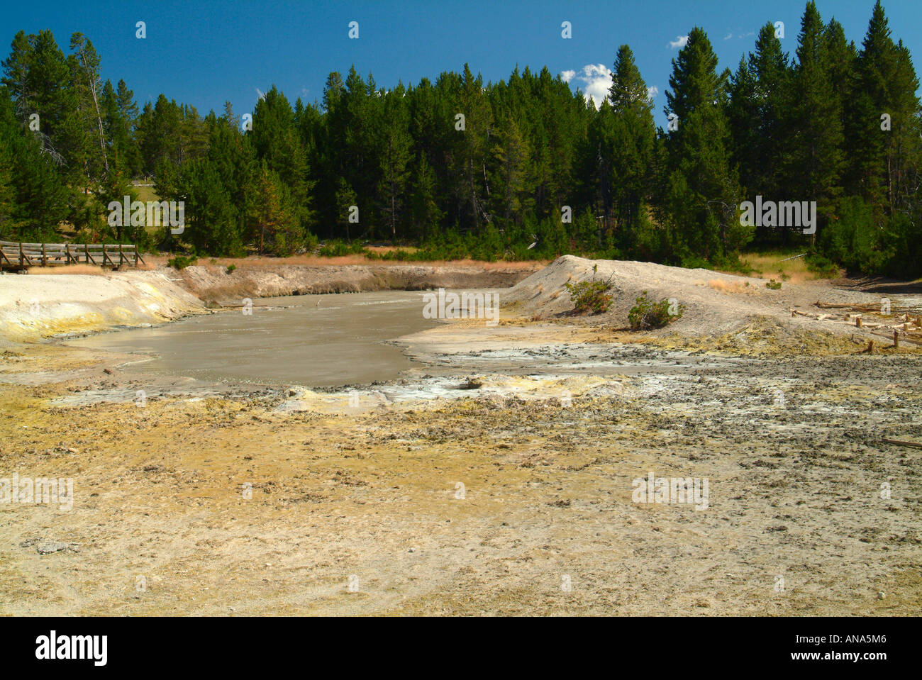 Black dragons cauldron hi-res stock photography and images - Alamy