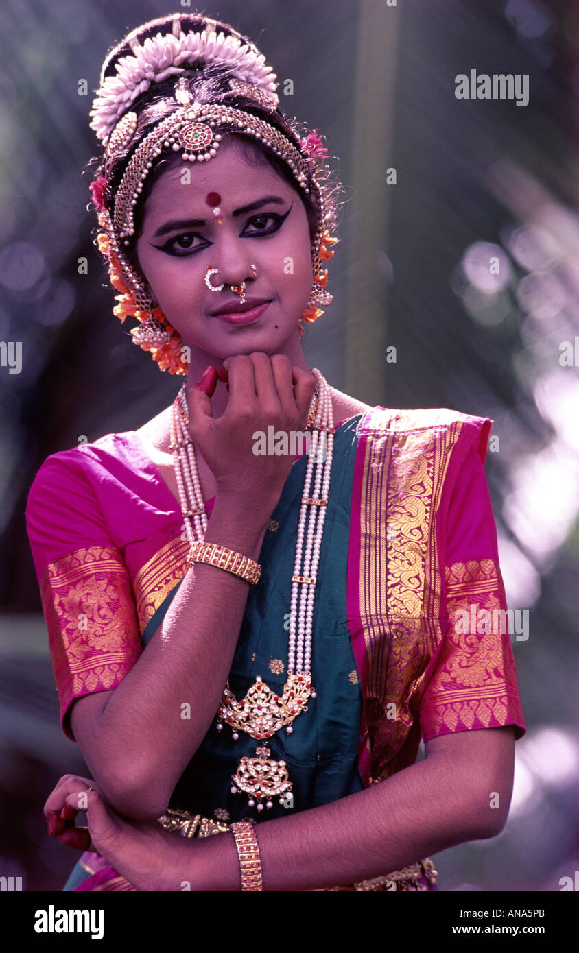 Kuchipudi dancer hi-res stock photography and images - Alamy