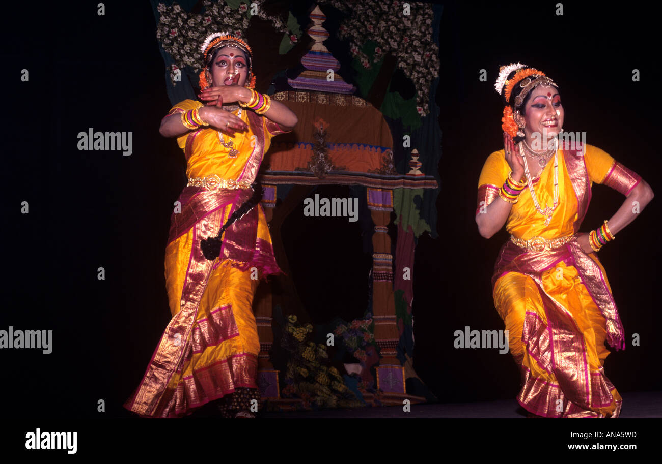 KUCHIPUDI THE TRADITIONAL DANCEFORM OF ANDHRAPRADESH Stock Photo - Alamy