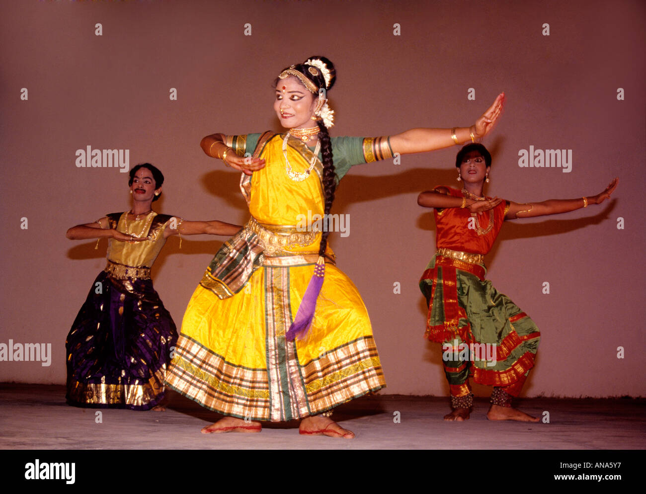 Bharatnatyam hi-res stock photography and images - Alamy