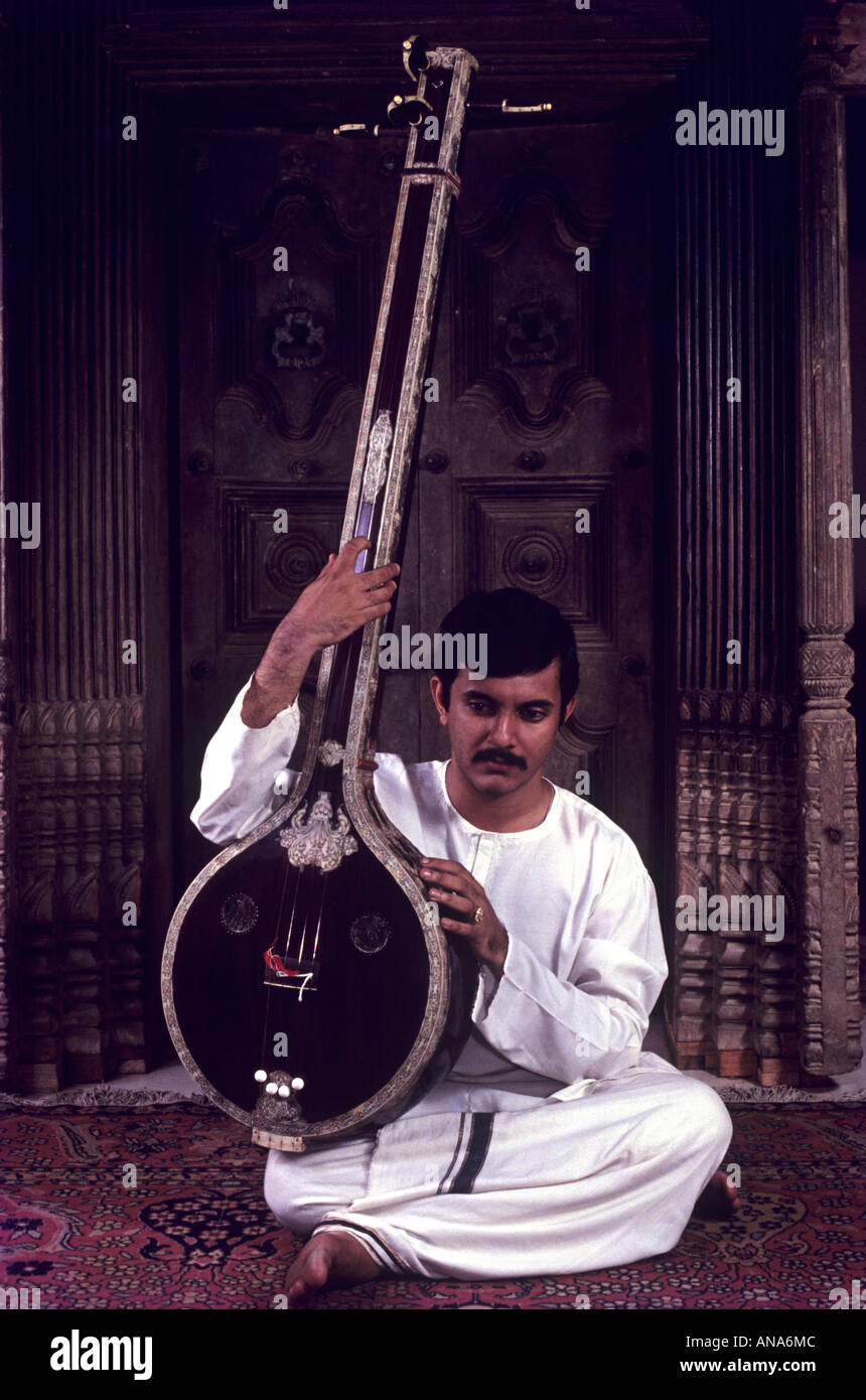 Karnatik hi-res stock photography and images - Alamy