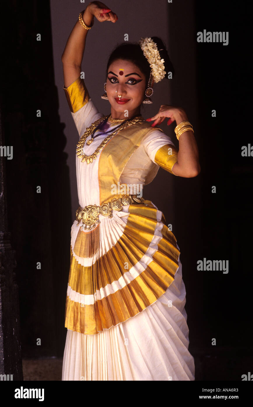 MOHINIYATTAM A TRADITIONAL DANCEFORM OF KERALA Stock Photo - Alamy