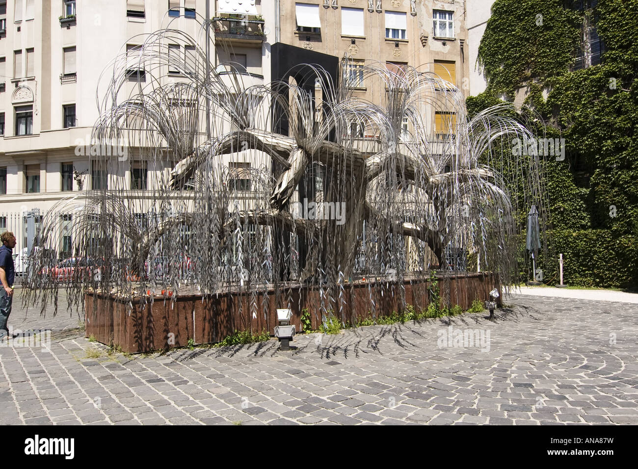 The Great Synagogue Budapest. Holocaust Memorial: Tree of Life Stock ...