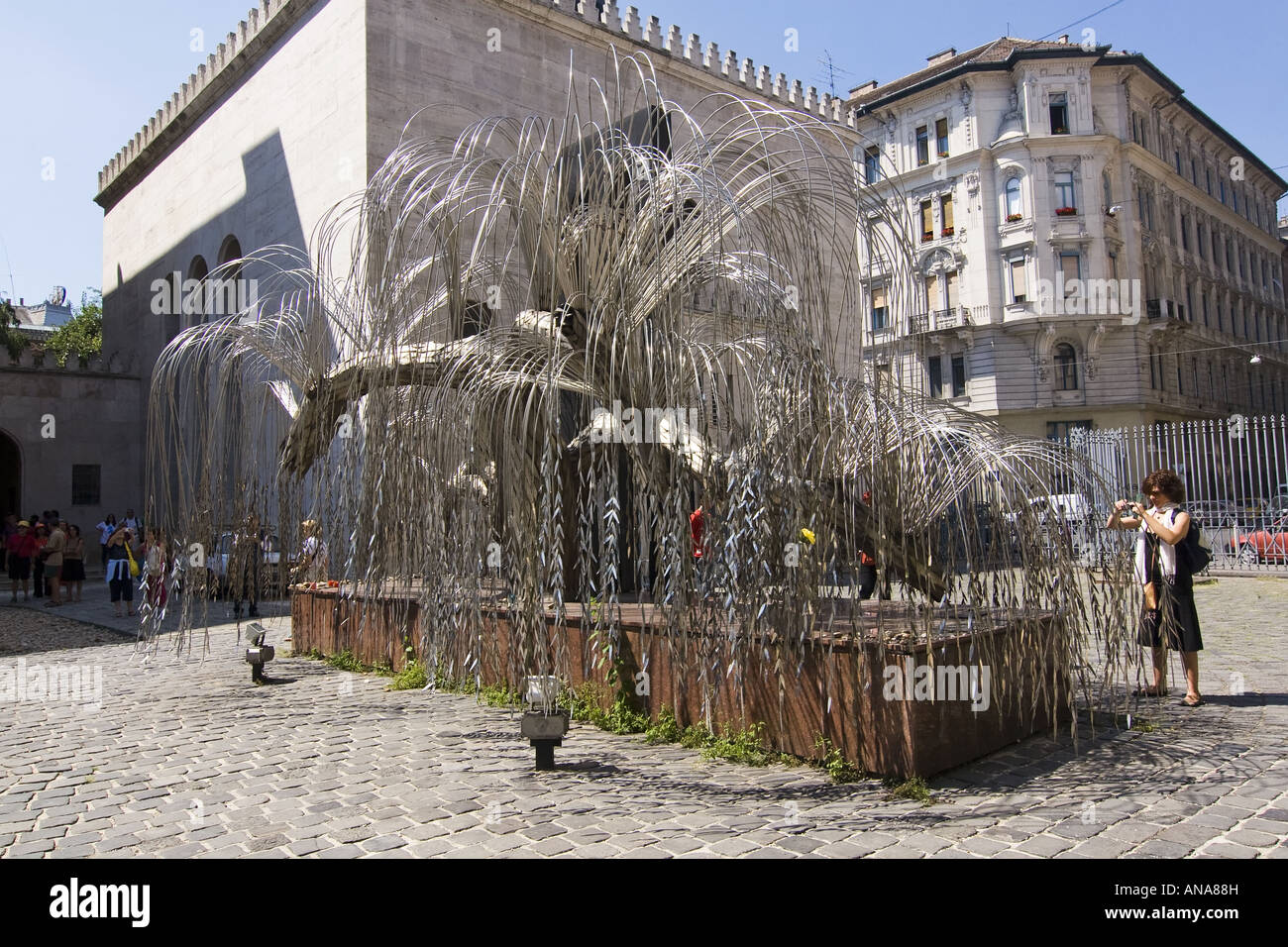 The Great Synagogue Budapest. Holocaust Memorial: Tree of Life Stock ...