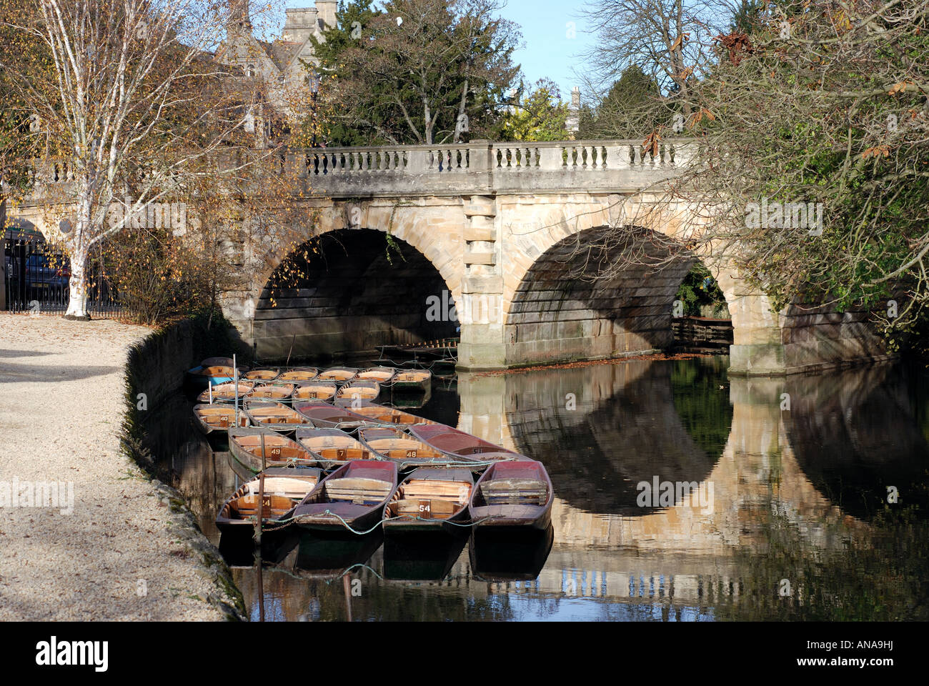 Magdalen college and magdalen bridge hi-res stock photography and ...