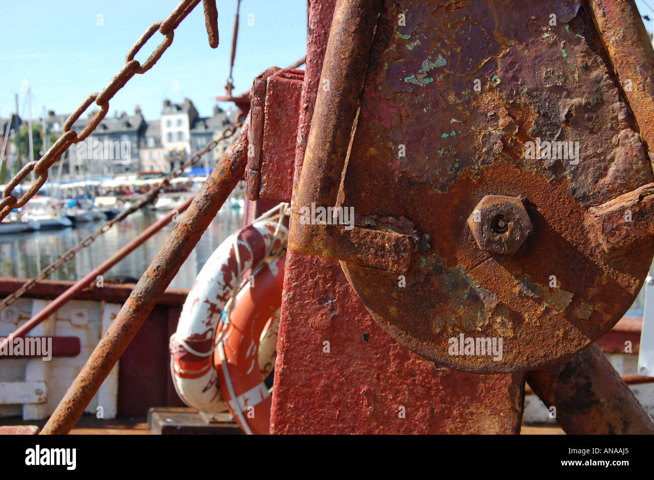 Rusty old boat winch on dilapidated boat in Honfleur harbour, Normandy ...