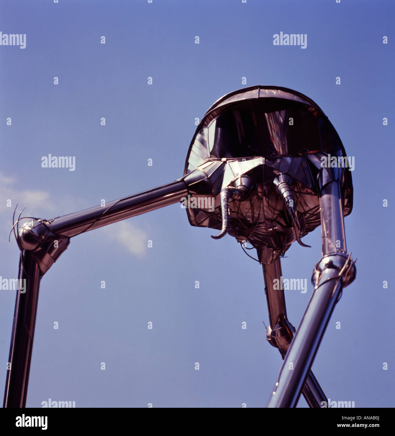 Metal sculpture of Martian from HG Wells War Of The Worlds story Statue ...