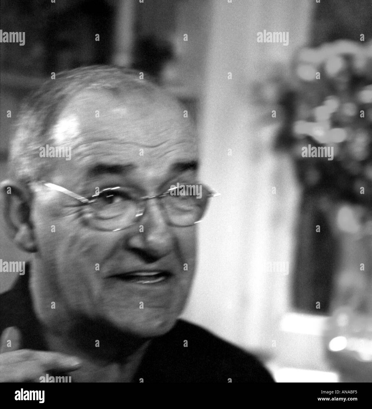 Black and white portrait of Jim Bowen Stock Photo - Alamy