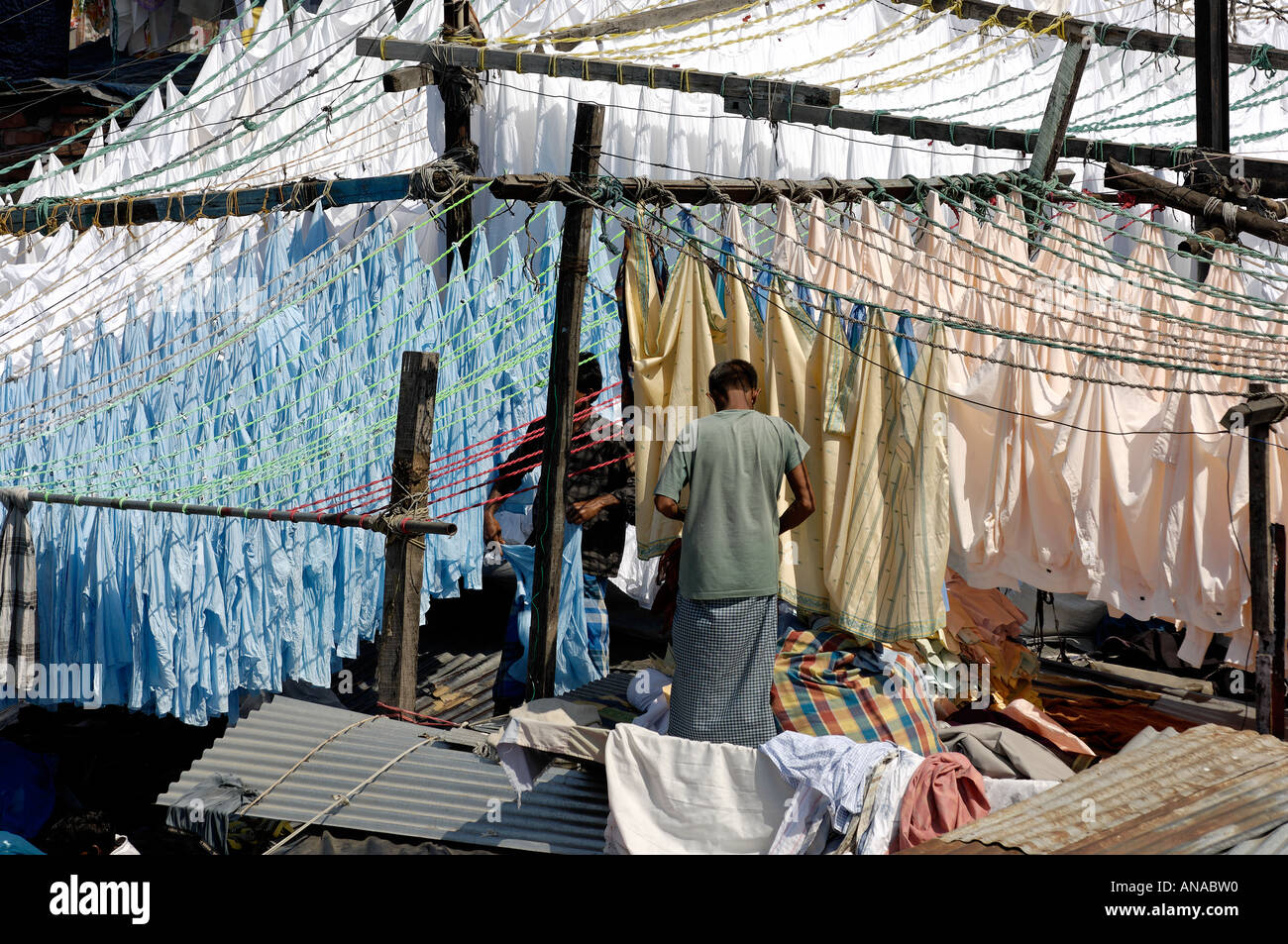 Washing and laundry hanging in Dhobi Ghat, Mumbai Stock Photo - Alamy
