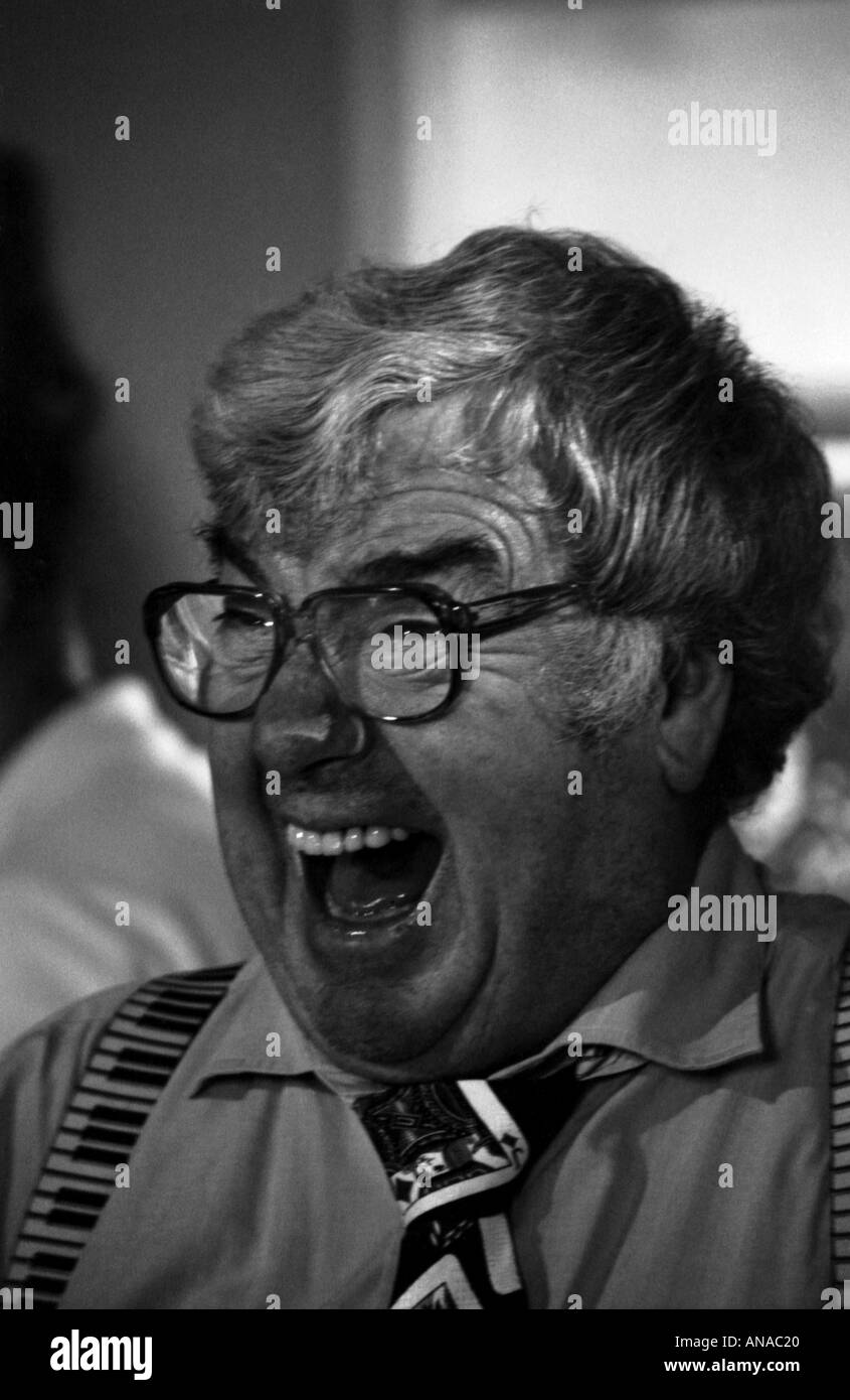 Frank carson comedian Black and White Stock Photos & Images - Alamy
