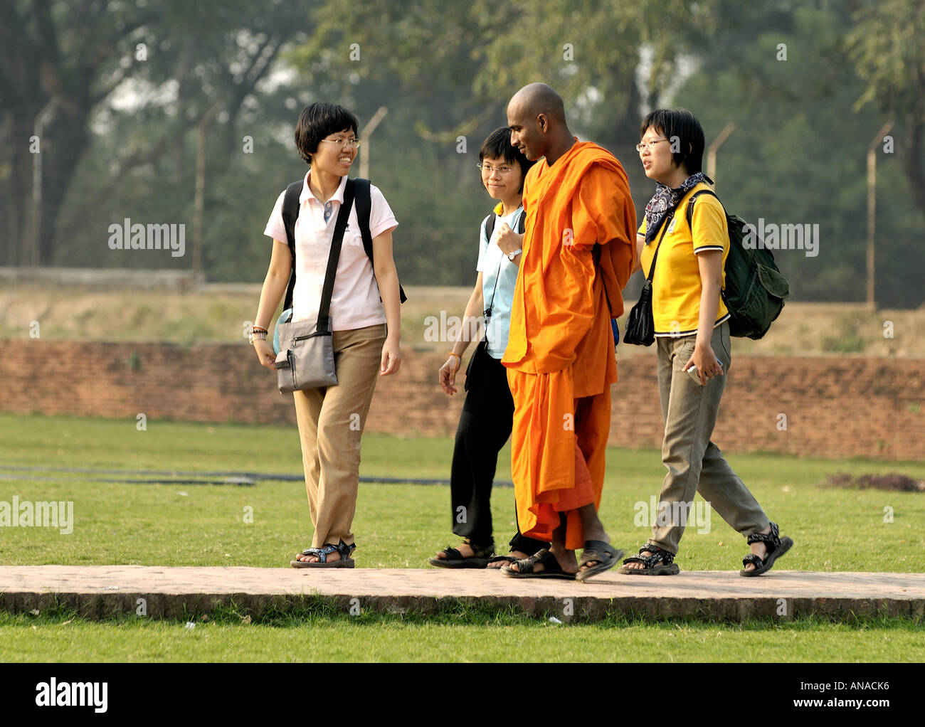Pilgrims talk to a Monk at Sarnath, Varanasi Stock Photo - Alamy
