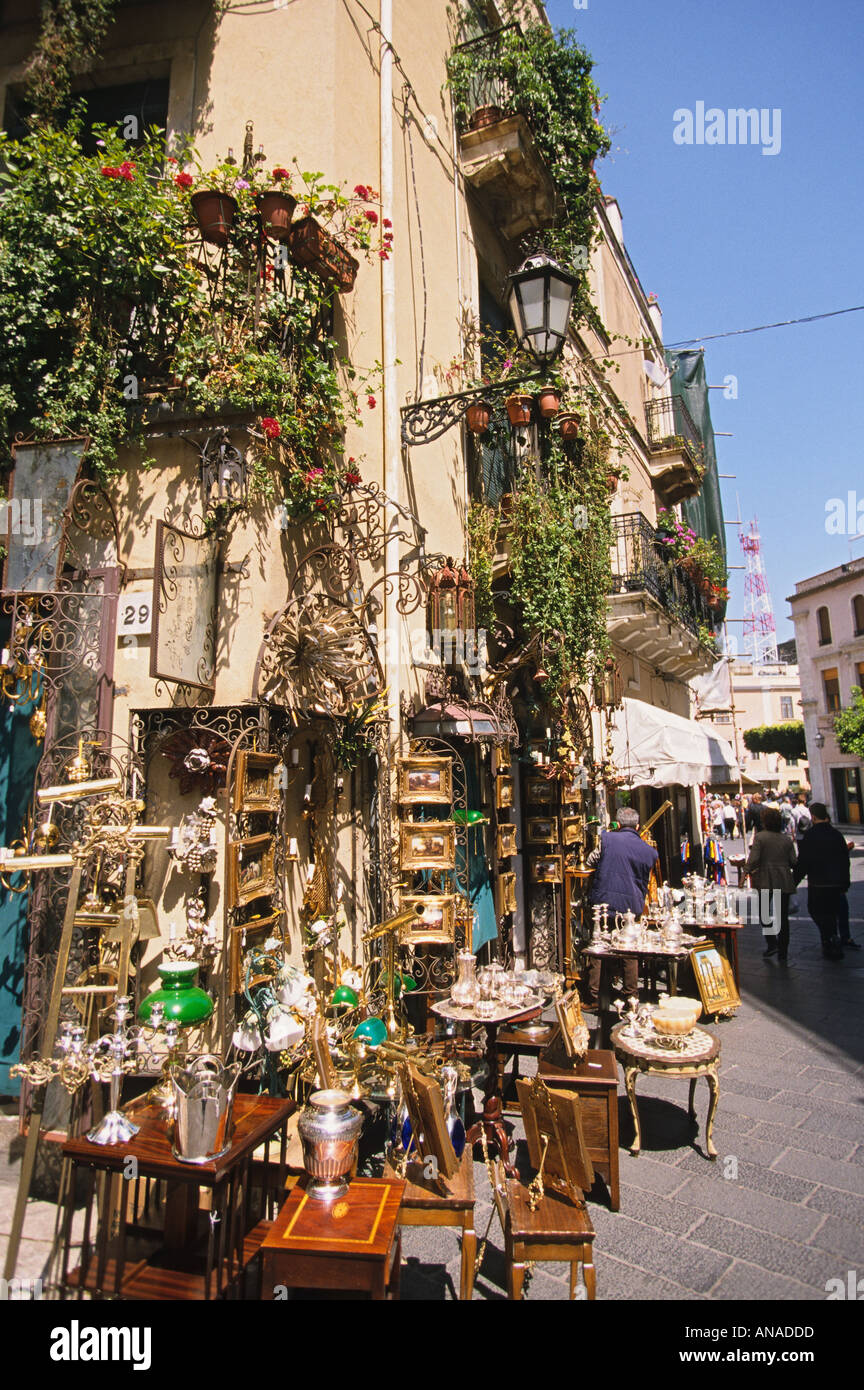 Antique shop taormina hi-res stock photography and images - Alamy
