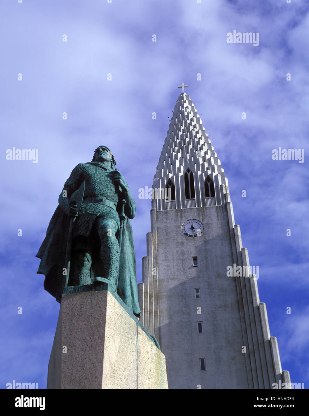 The statue of Leifur Eiriksson in front of Hallgrimskirkja in Reykjavik ...