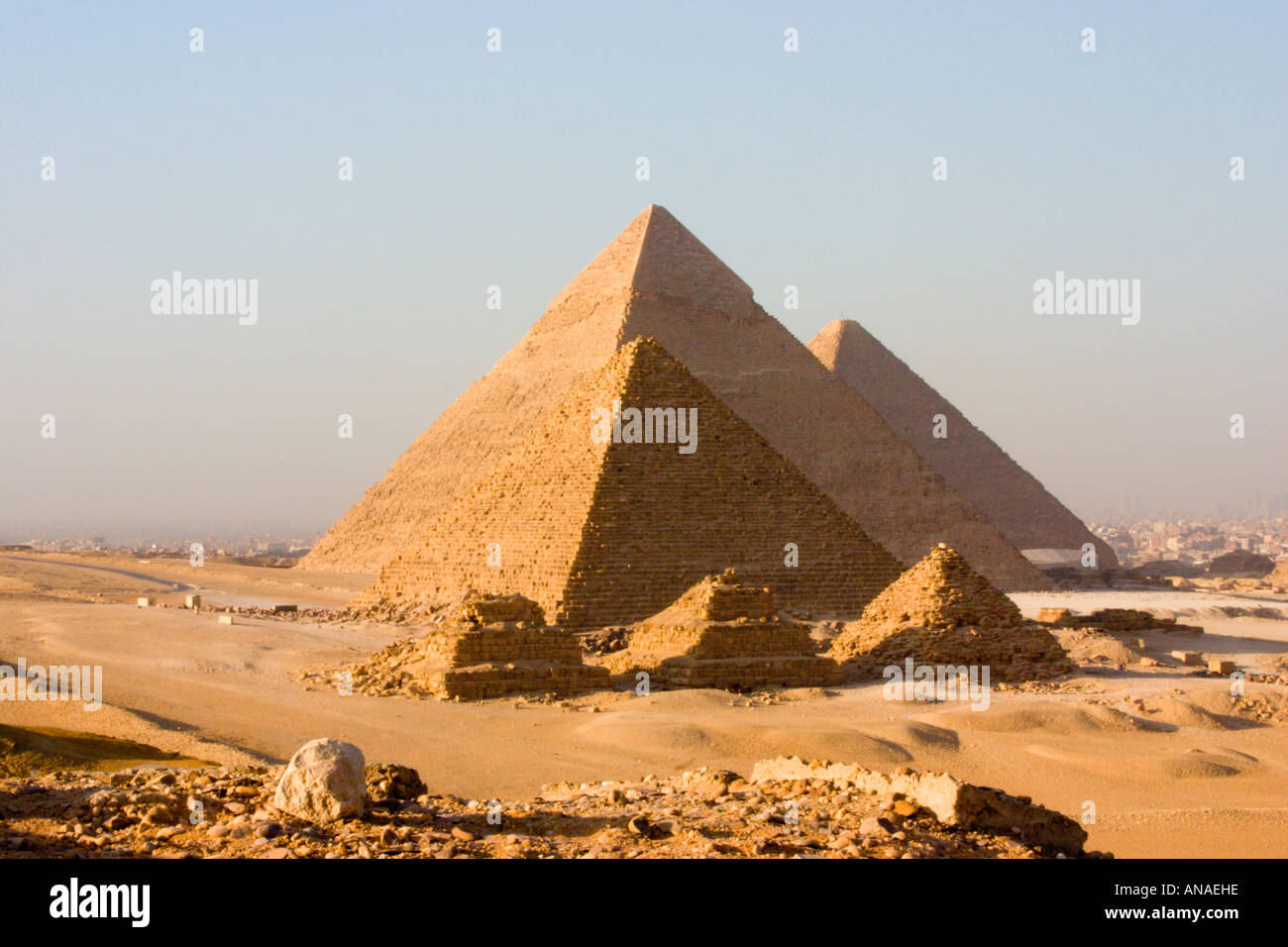 Fourth dynasty pyramids hi-res stock photography and images - Alamy
