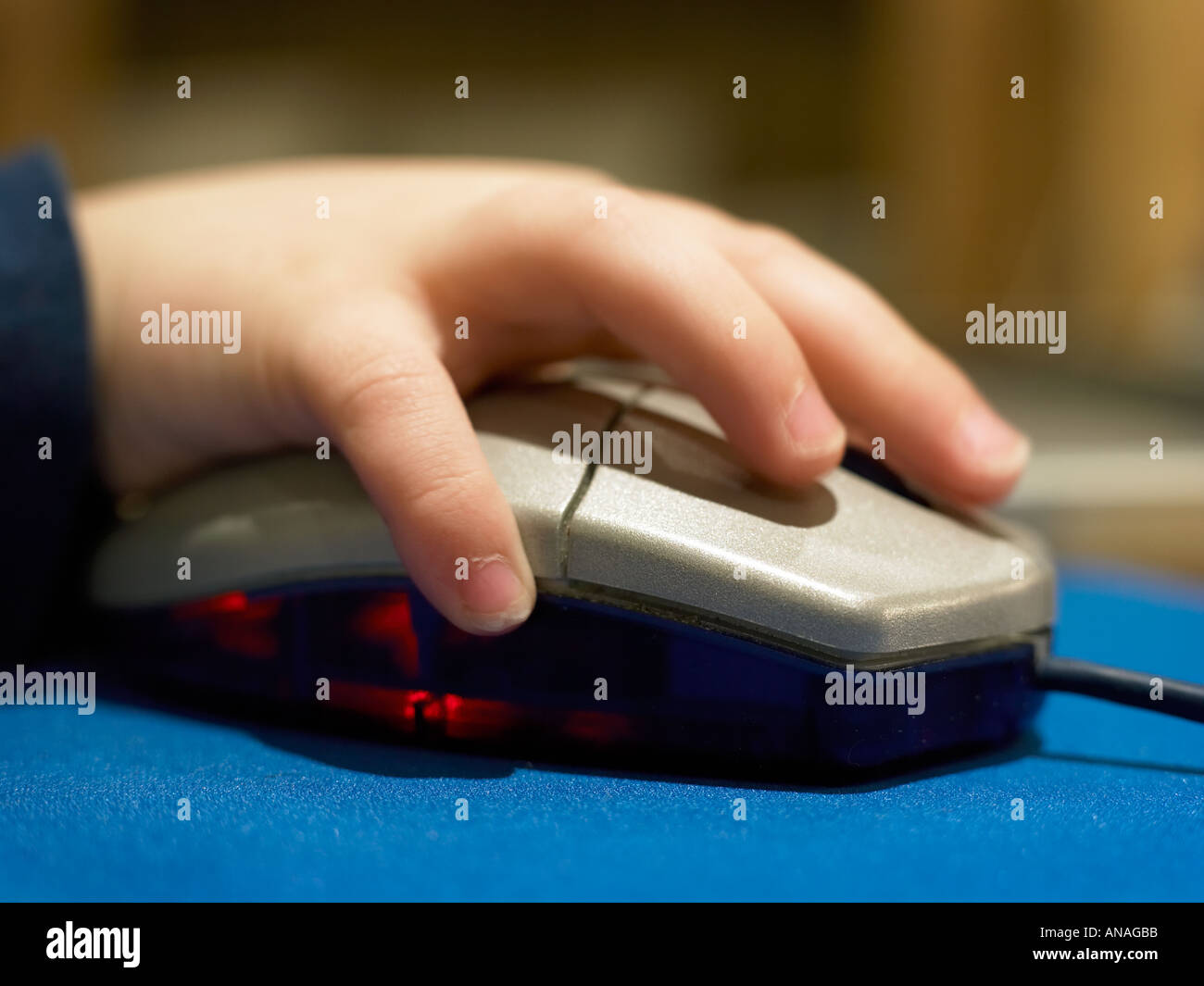 childs hand using a computer mouse Stock Photo - Alamy