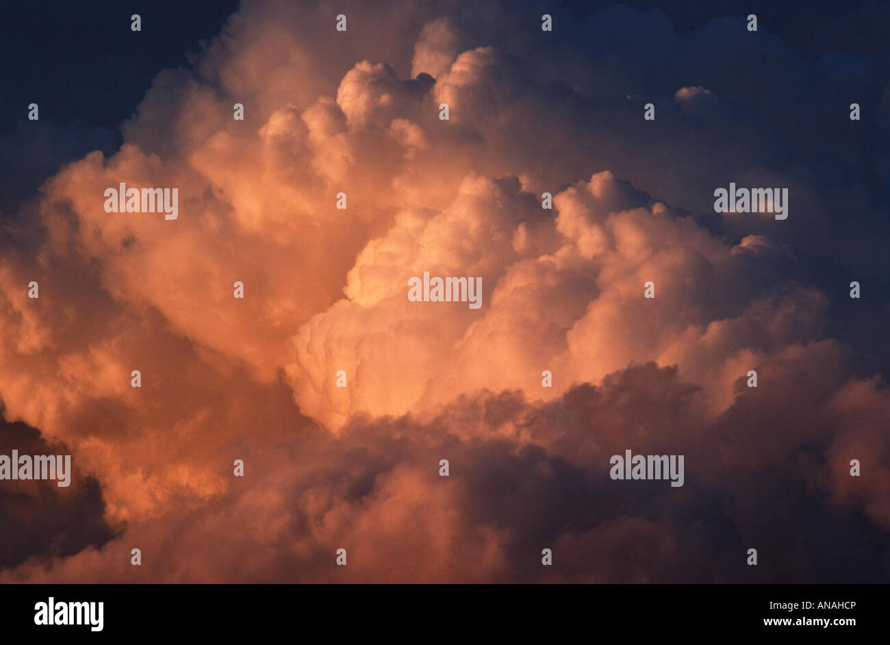 Cumulus calvus hi-res stock photography and images - Alamy