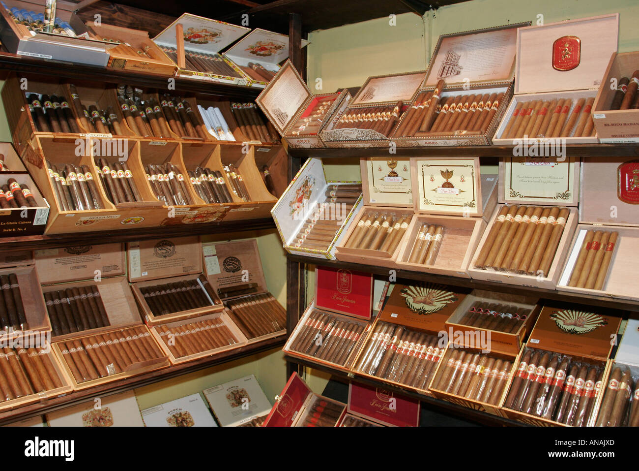 Cigar products hi-res stock photography and images - Alamy