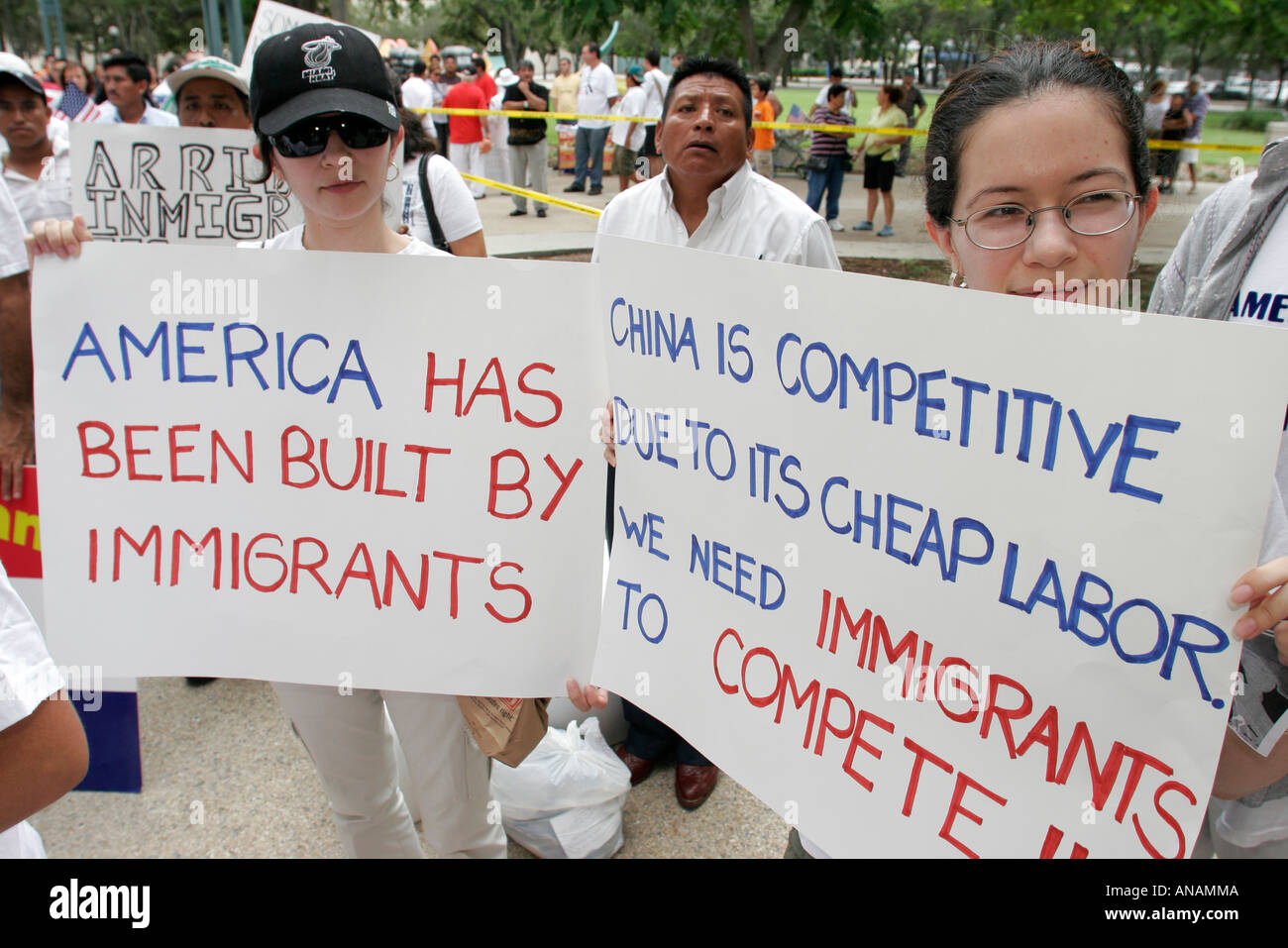 Hispanic immigrants hi-res stock photography and images - Alamy