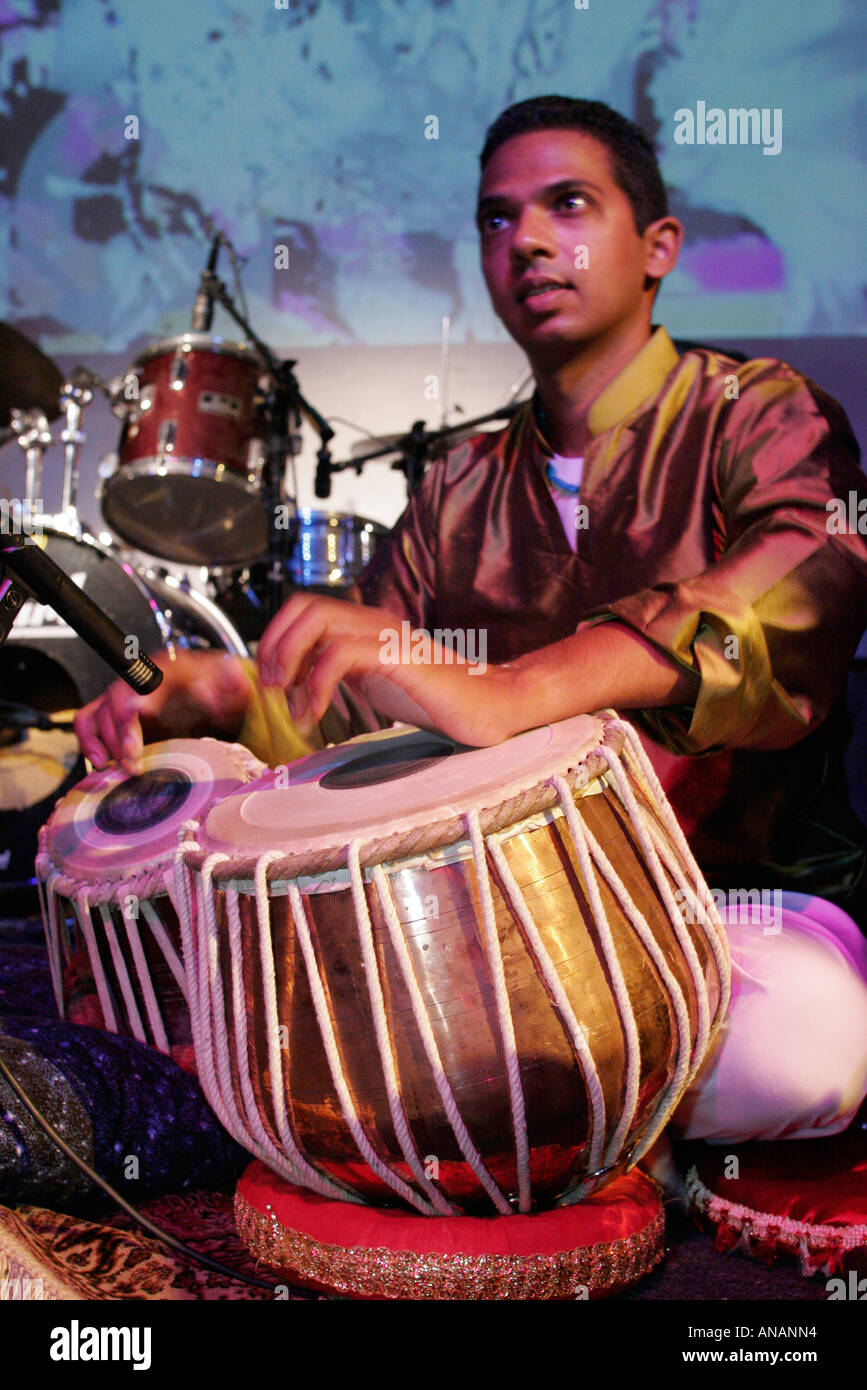 Tabla player hi-res stock photography and images - Alamy