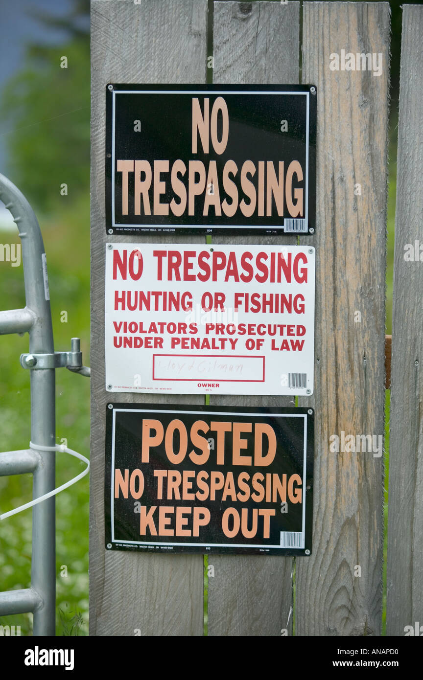 Country gate no entry signs hi-res stock photography and images - Alamy