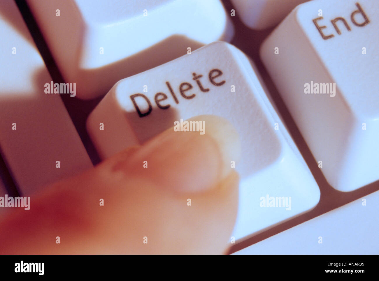 Finger pointing to the delete key on keyboard Stock Photo - Alamy