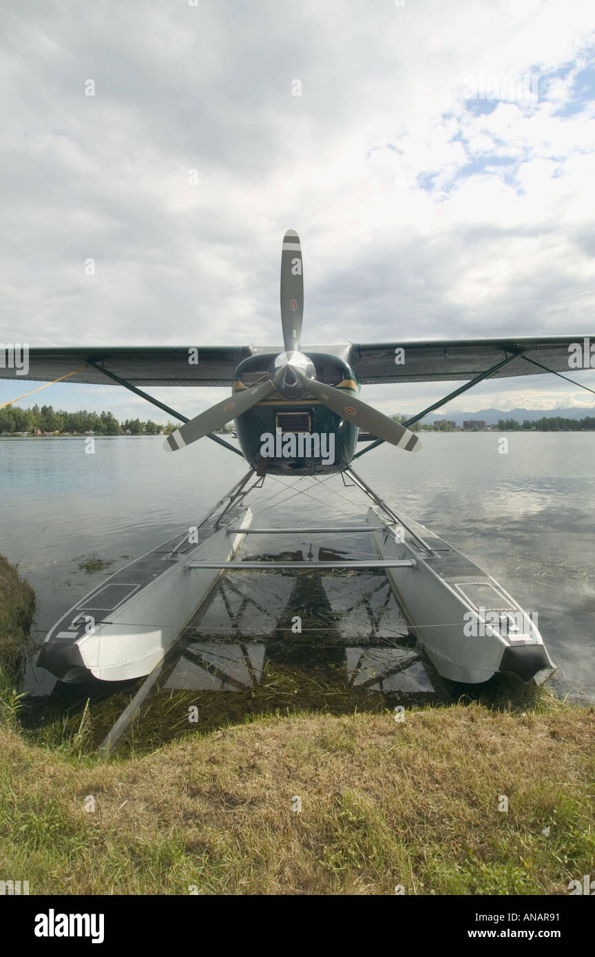 Floatplane on a mooring hi-res stock photography and images - Alamy