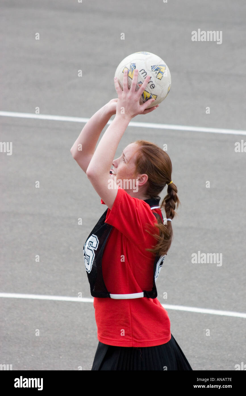 Netball girl hi-res stock photography and images - Alamy