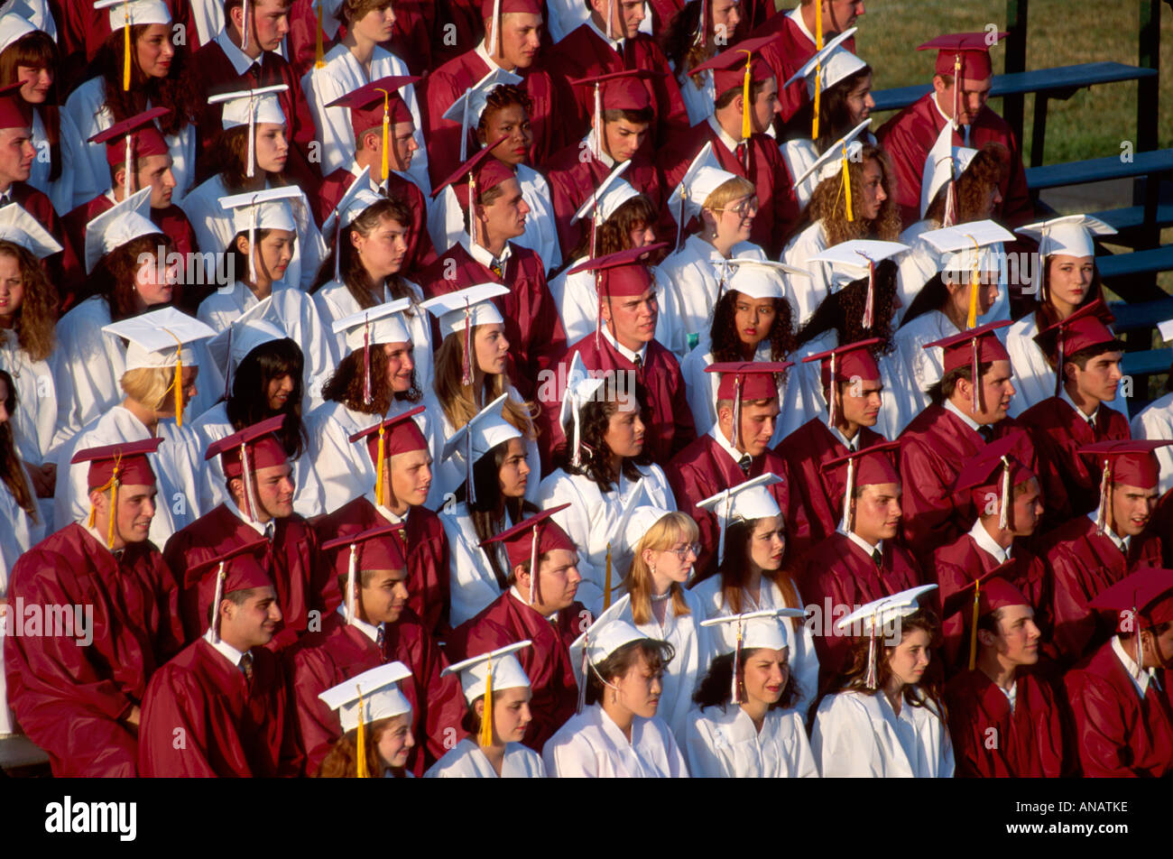 Graduation seniors hi-res stock photography and images - Alamy