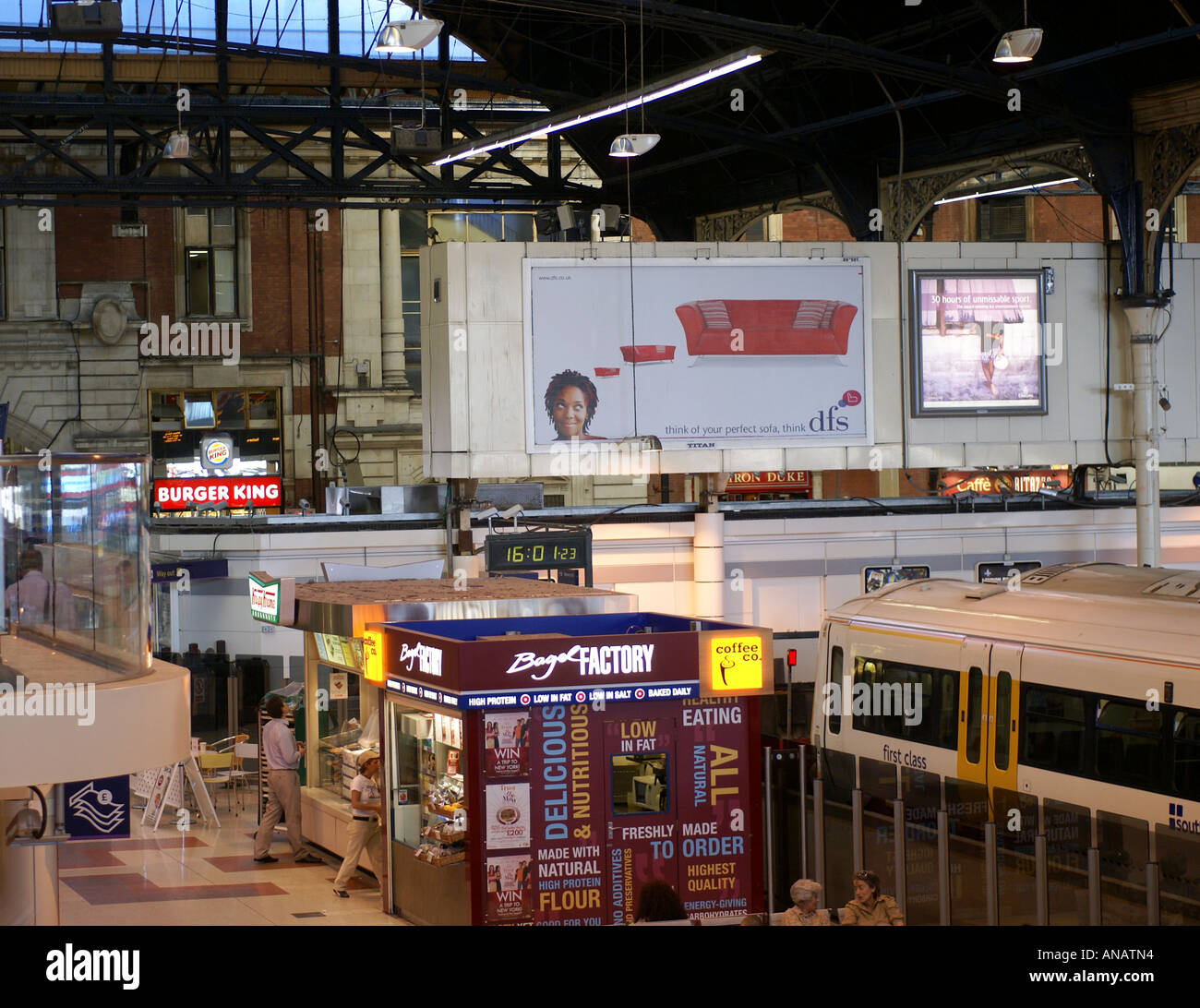 Victoria station concourse hi-res stock photography and images - Alamy