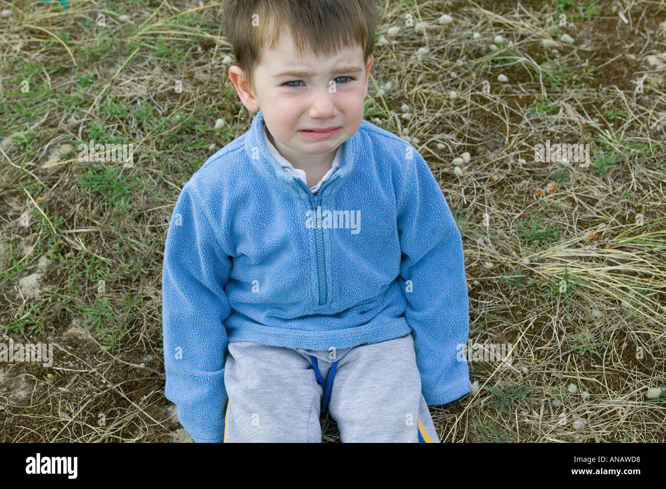 Young child crying Stock Photo - Alamy