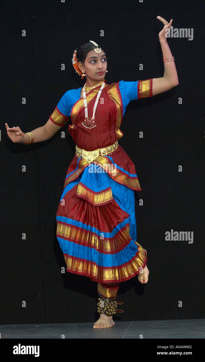 Bharatanatyam classical indian dancer Stock Photo - Alamy