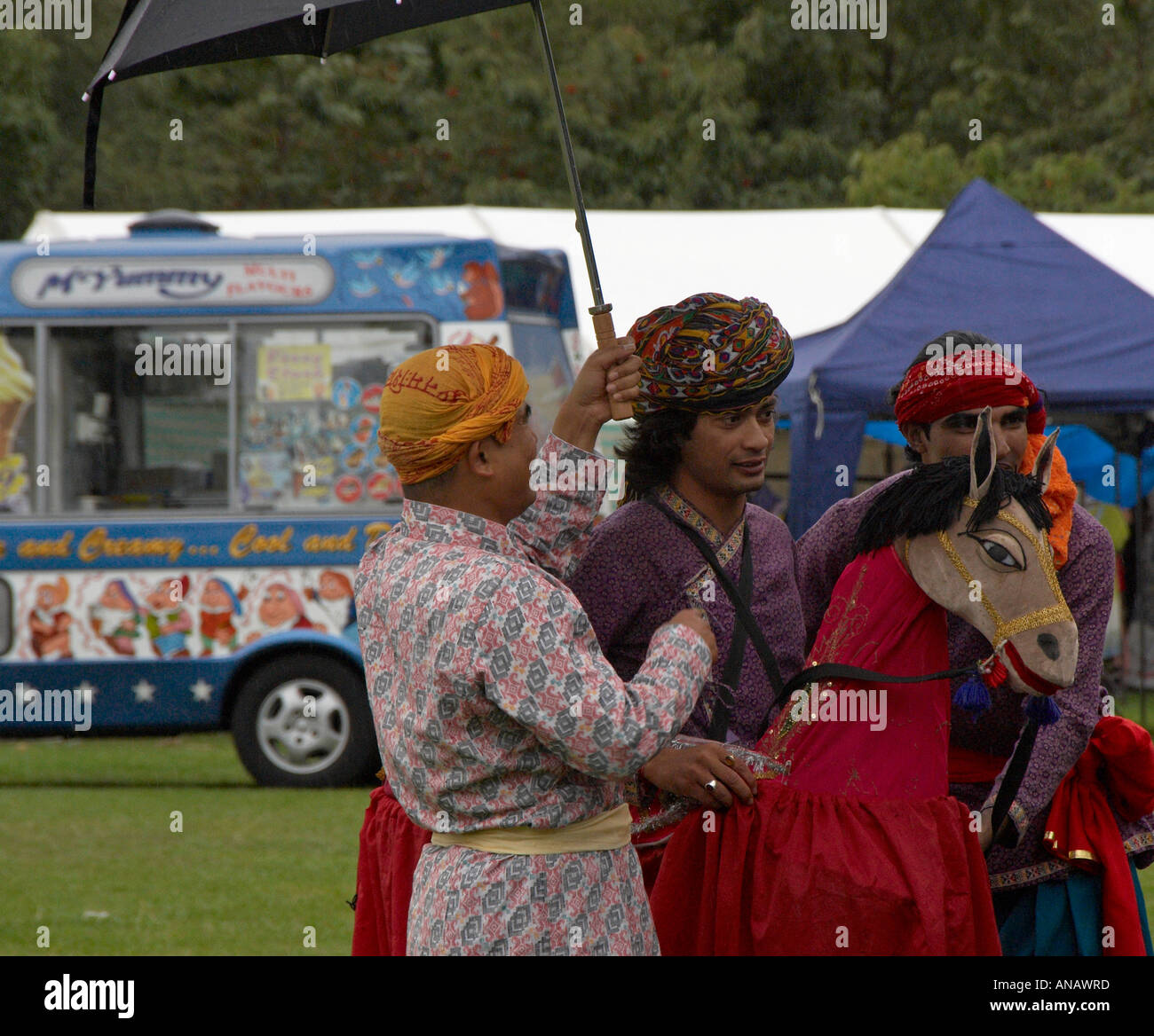 Indian dancer and puppeteer with legless horse-shaped puppet Stock ...