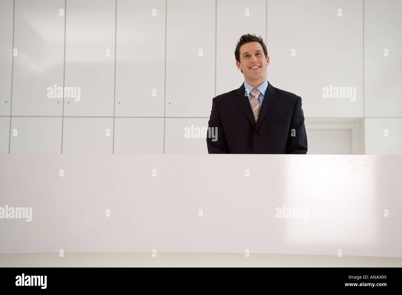 Man behind hotel desk hi-res stock photography and images - Alamy