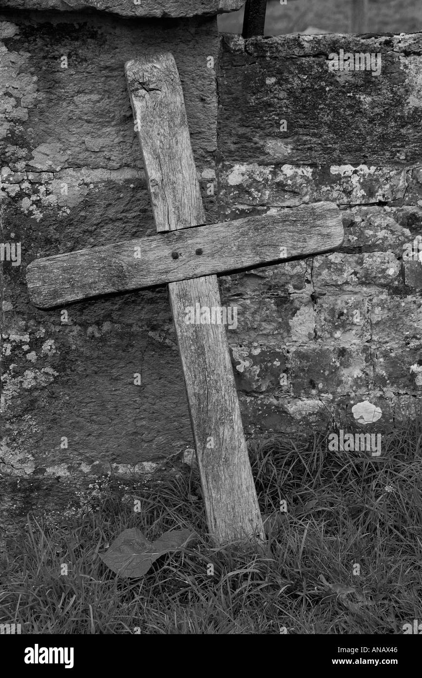 Leaning cross in graveyard hi-res stock photography and images - Alamy
