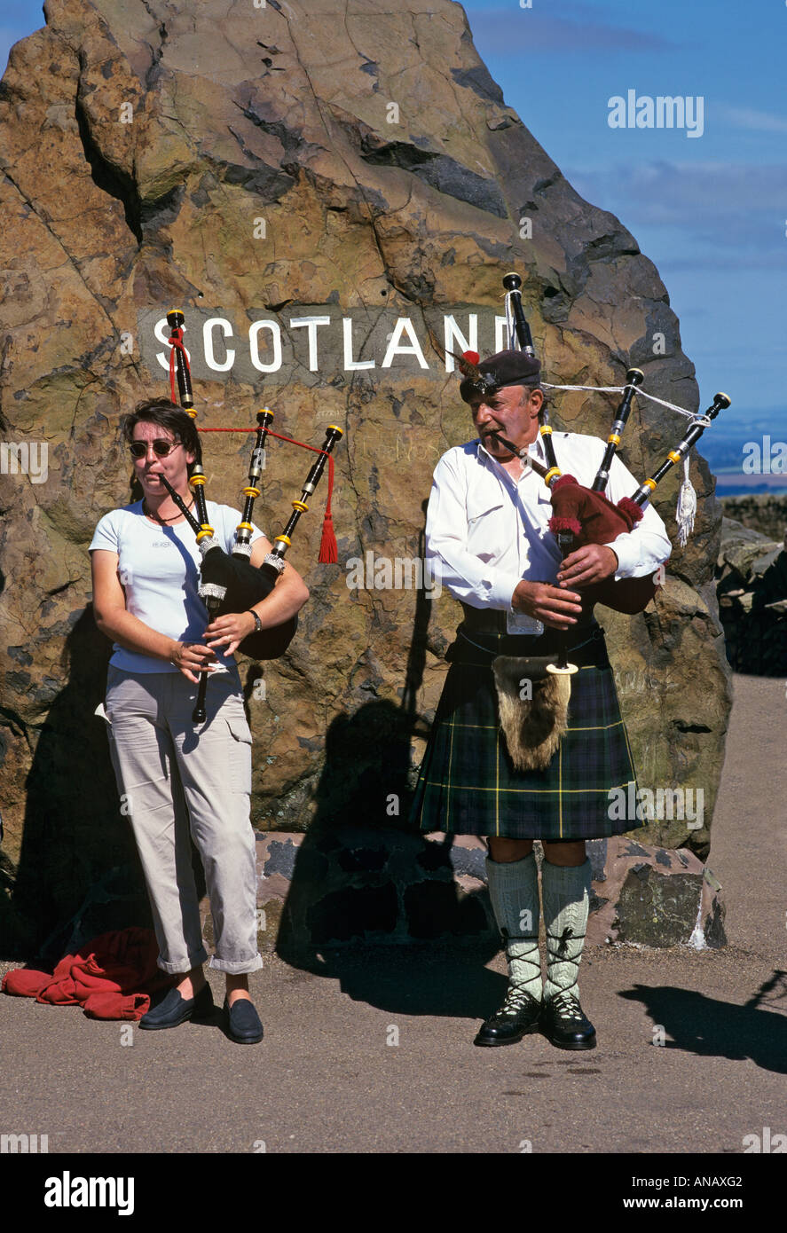 Pipe players hi-res stock photography and images - Alamy