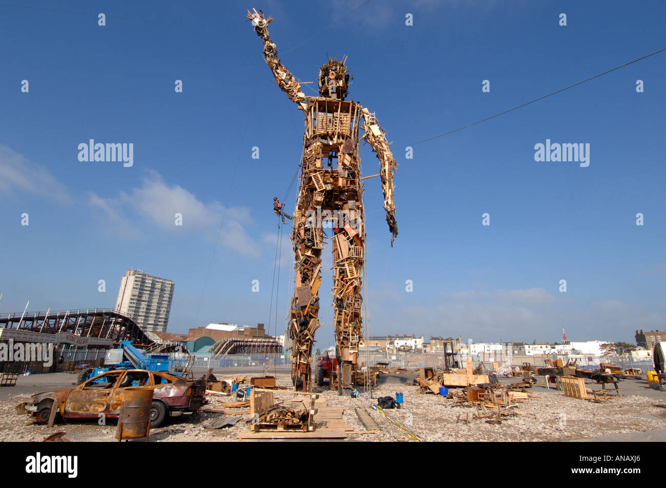 The Wastemen, an environmentally friendly 75ft high giant sculpture ...