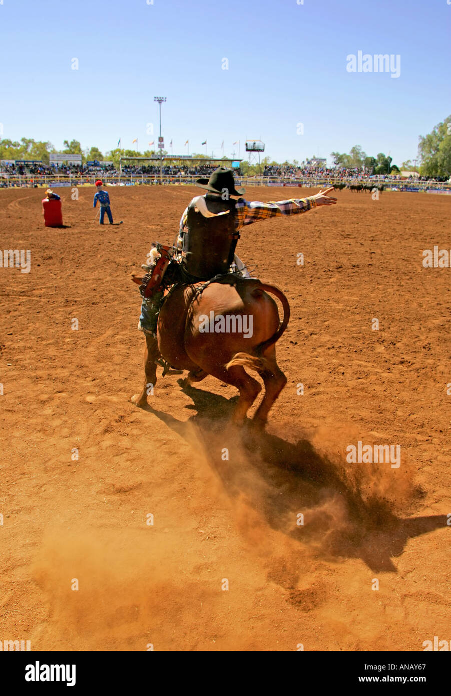 Bull riding mt isa rodeo hi-res stock photography and images - Alamy