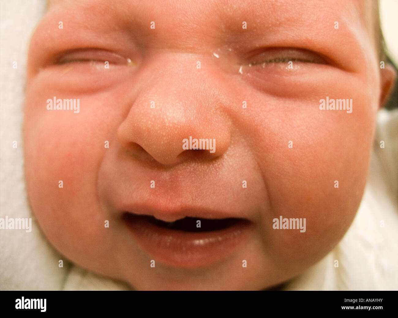 Newborn baby crying Stock Photo - Alamy