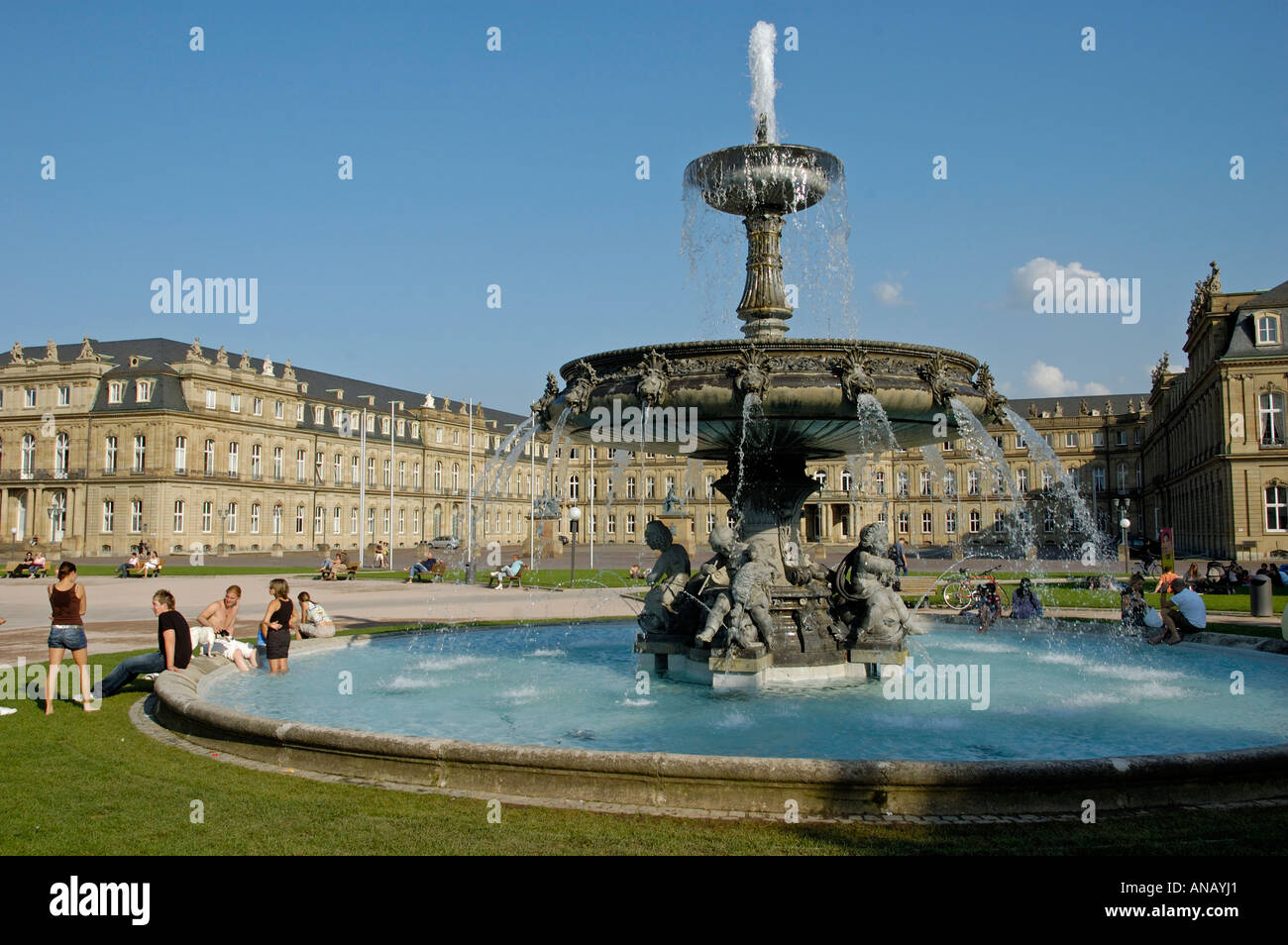 View of fountain, Palace Square (Schlossplatz) and New Palace (Neues ...