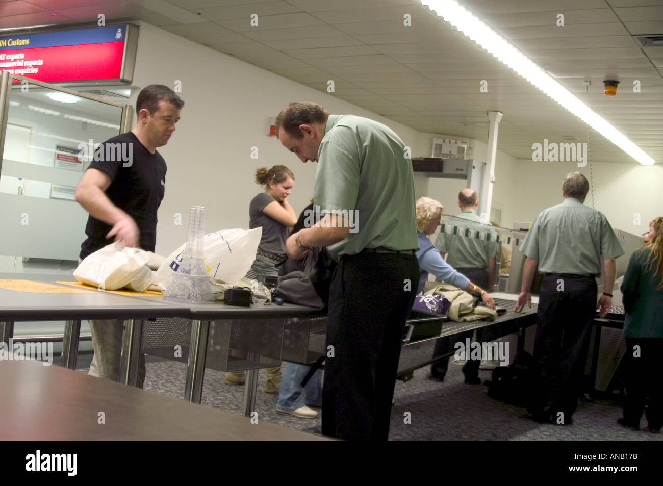 Security check at gatwick airport hi-res stock photography and images ...