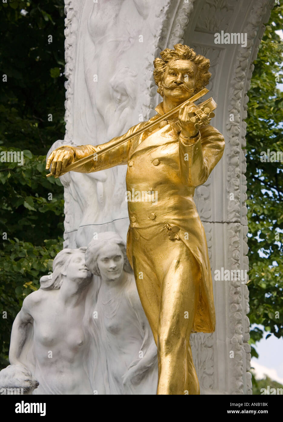 Austria Vienna Stadtpark Johann Strauss Memorial Statue Stock Photo - Alamy