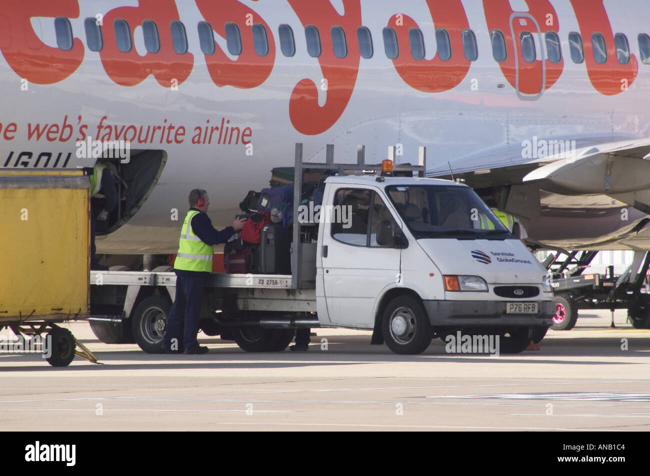 Boarding plane easyjet luggage hi-res stock photography and images - Alamy